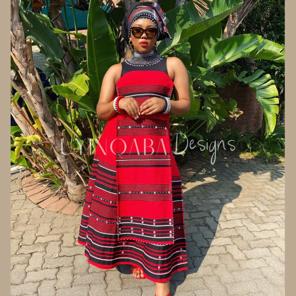 Nobomvu umbhaco skirt