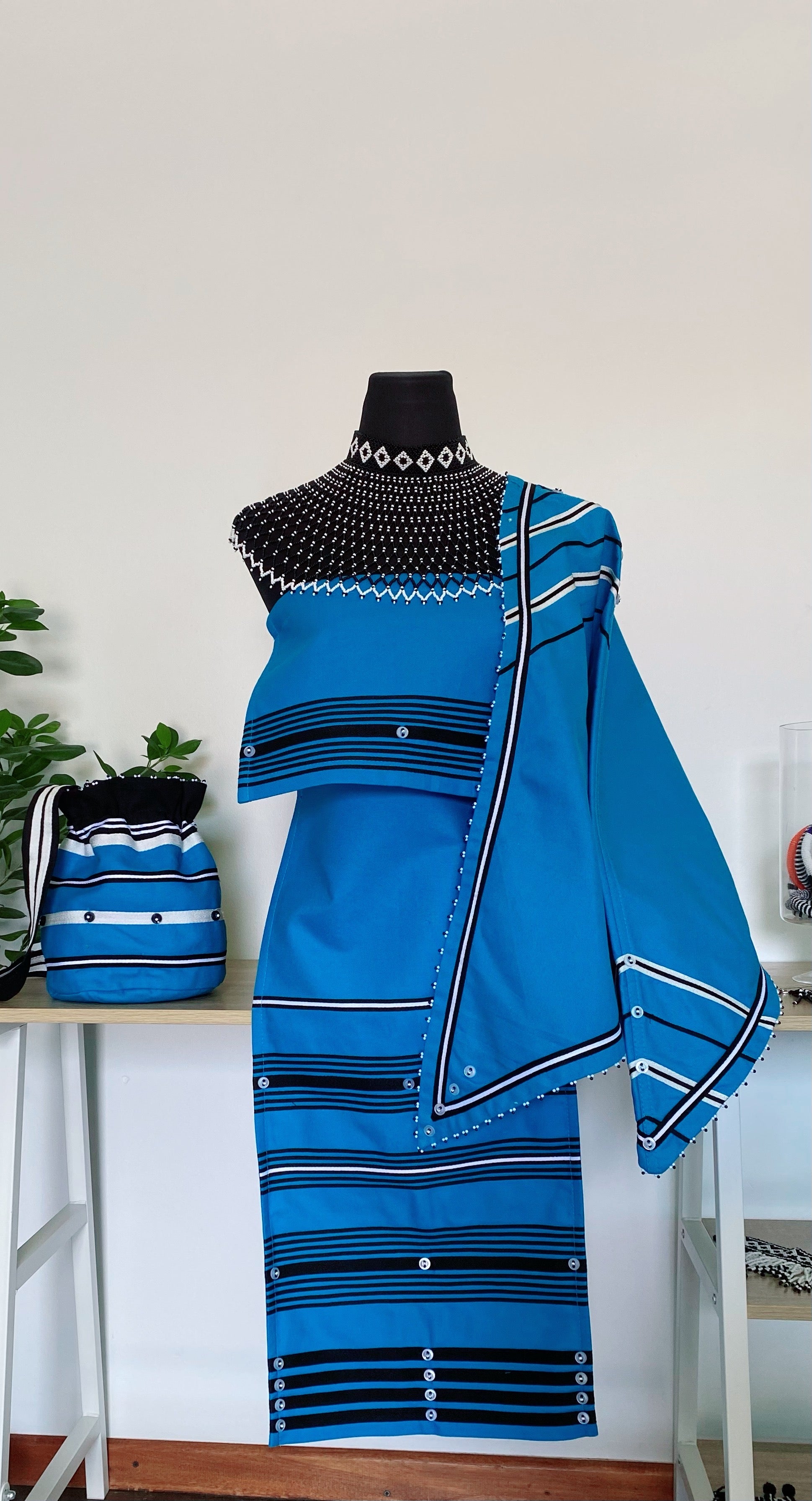 Beaded Headwrap, Ncebetha and drawstring bag. Headwrap R900,Ncebetha R